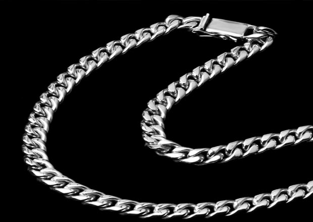 Top trends! 5 accessories every men needs